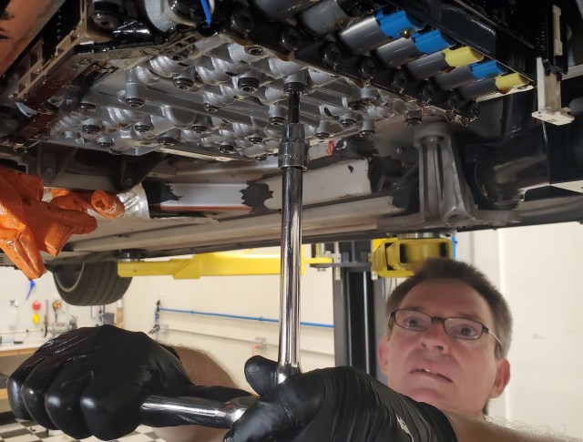 Installing the Mechatronic Unit in the Automatic Transmission of an ...