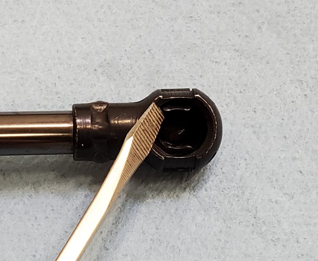 Changing the Door Gas Struts in an Aston Martin DB9 – Aston 1936