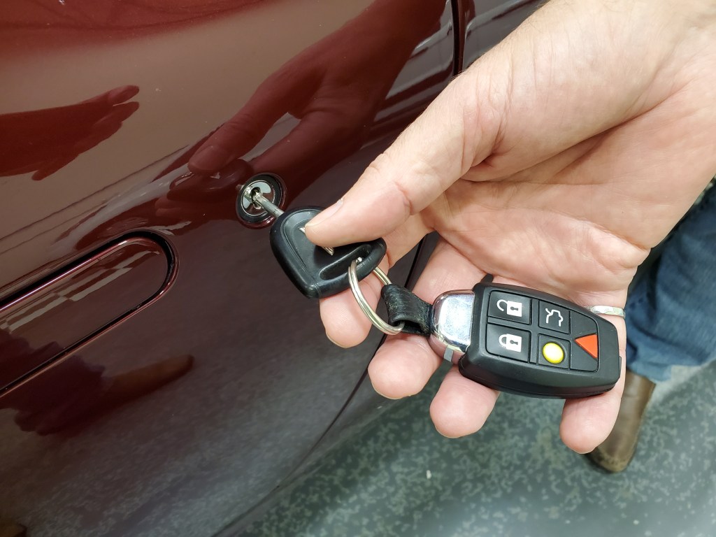 Lubricating the Door Locks in an Aston Martin DB9 – Aston 1936